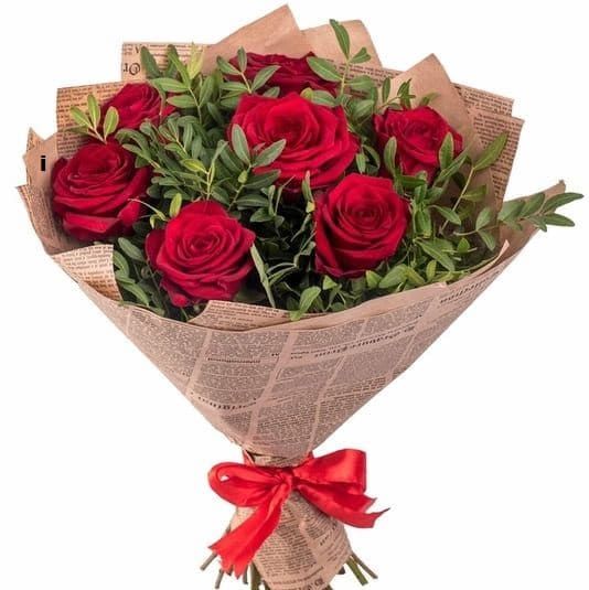 Букет «Добрый подарок» из красных роз "Россия" и зелени в Советске